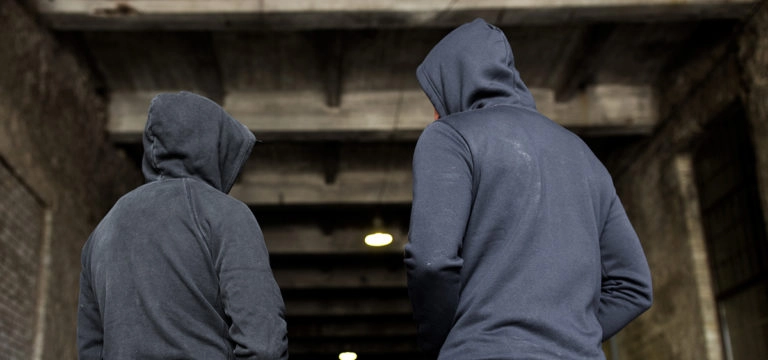 Can You Be Held Responsible for Your Friends' Crimes? | Éducaloi