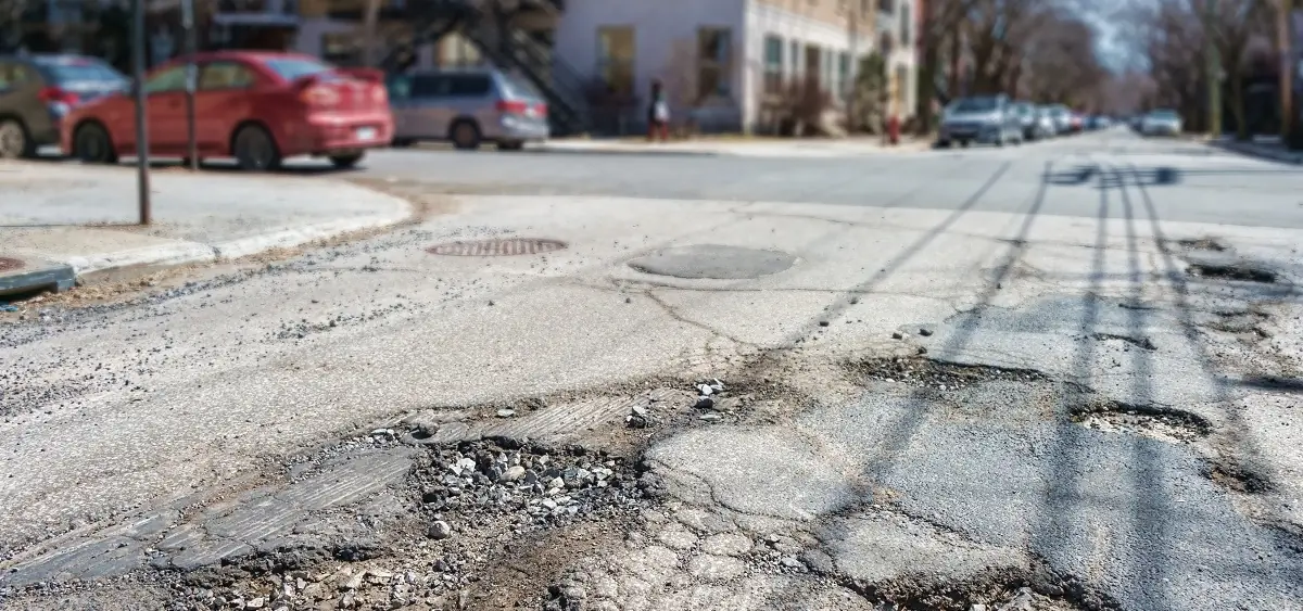 Nid-de-poule dévastateur : qui paye en cas de dommage? | Actualités ...